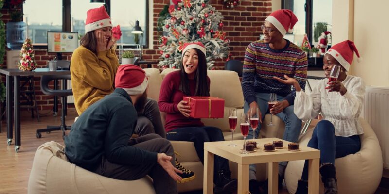 10 Icebreakers for Christmas Parties | Merri Mysteries